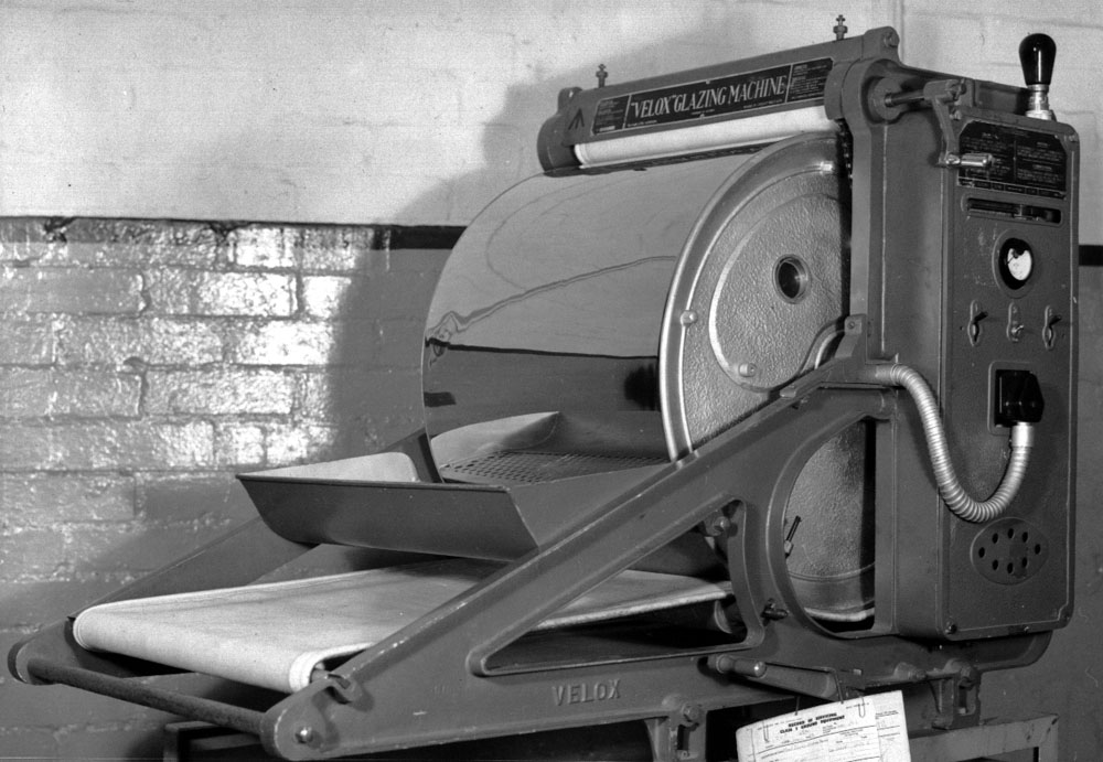 Velox print glazing machine – RAF Photographers Memorial