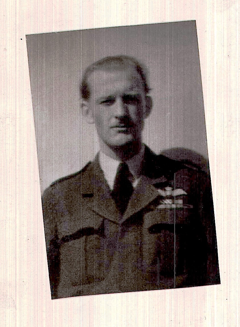 Flt. Lt. D.J. Watkins, DFC, CdG avec Palme – RAF Photographers Memorial